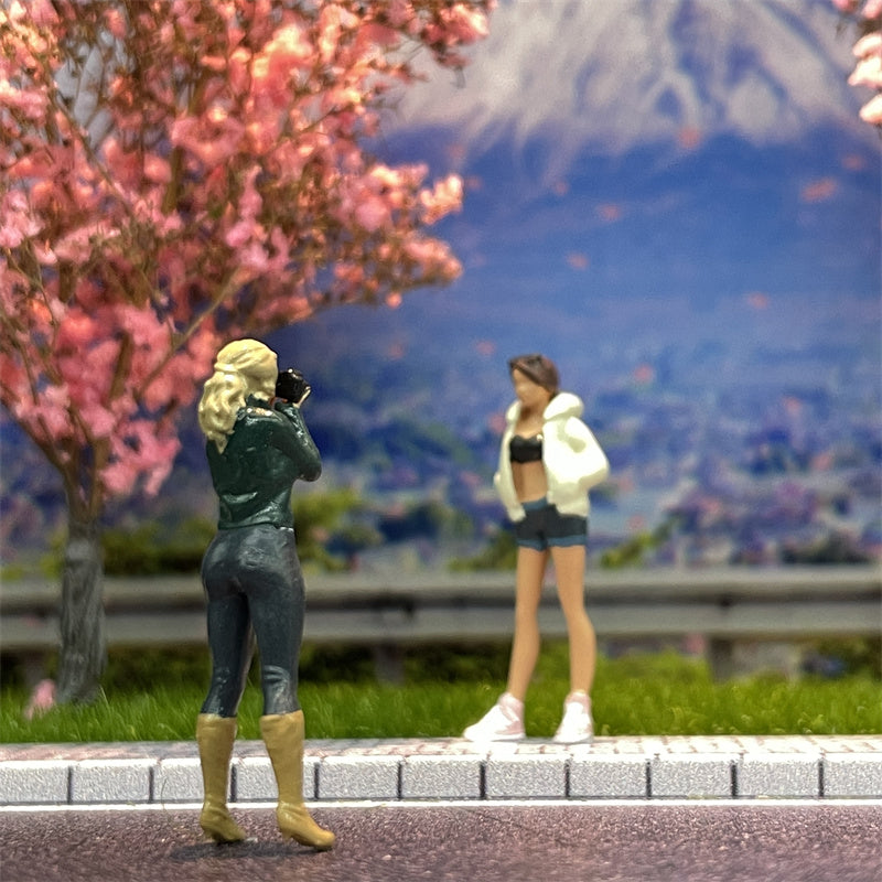 1/64 Scale Resin Model Fashion Female Photographer and Female Model 2 ...